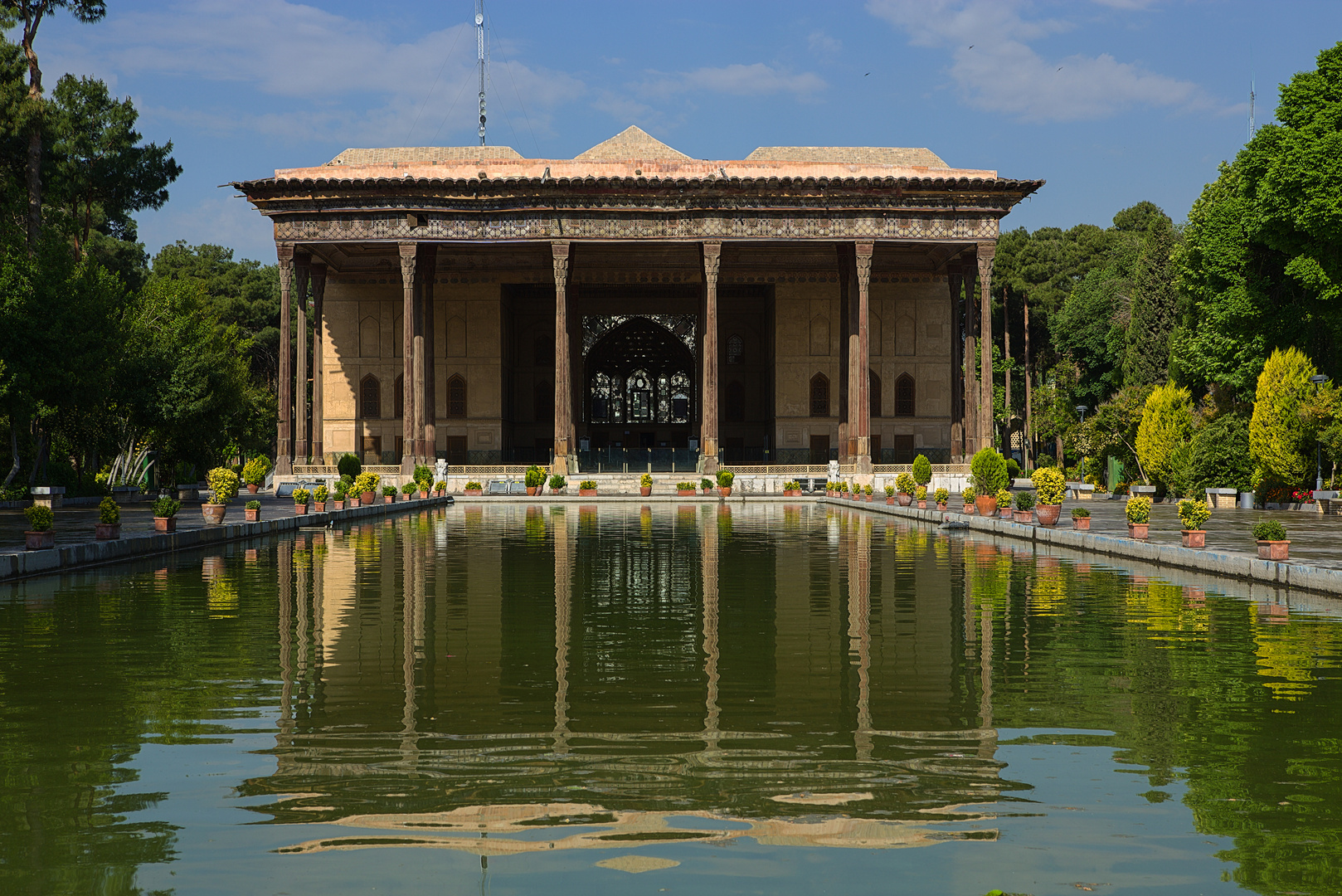 Der Chehel Sotun-Palast Foto & Bild | world, asia, palast Bilder auf ...