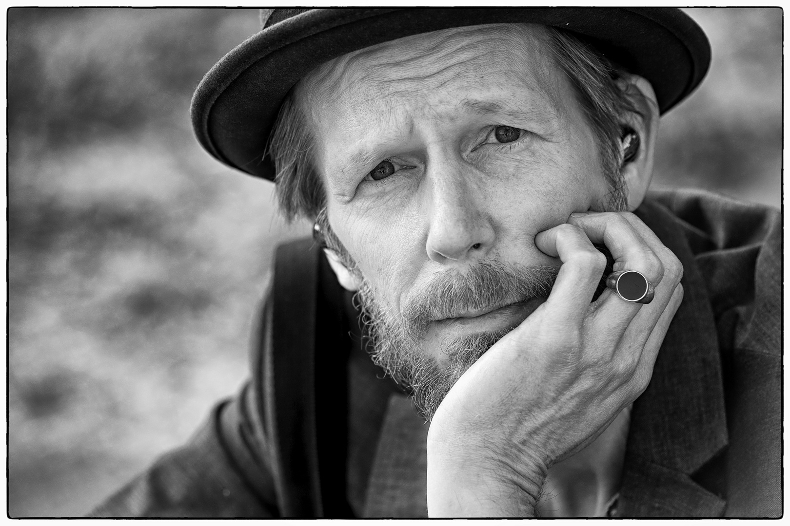 der Denker Foto & Bild | portrait, streetfotografie mit menschen ...