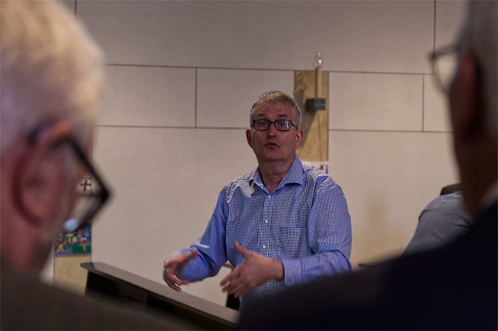 Der Dirigent Foto & Bild | portrait, portraitfotografie männer, indoor ...