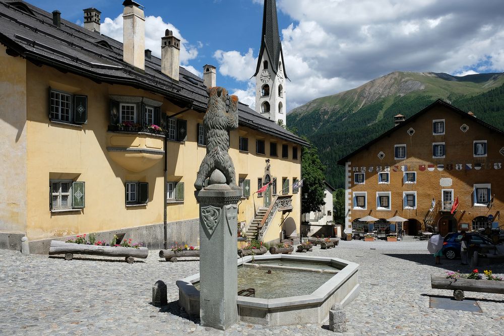 Der Dorfplatz in Zuoz Foto & Bild | schweiz, engadin, oberengadin ...