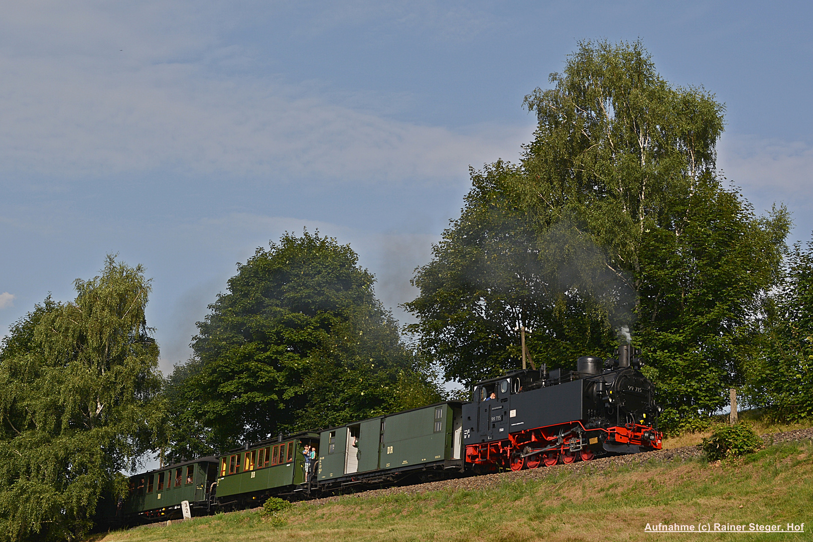 Der DR-Zug mit 99 715 in Zittau unterwegs Foto & Bild | schmalspur ...