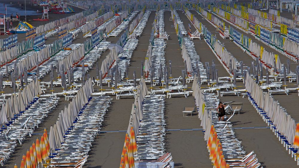 Der erste Badegast Foto & Bild | world, italien, strand Bilder auf ...