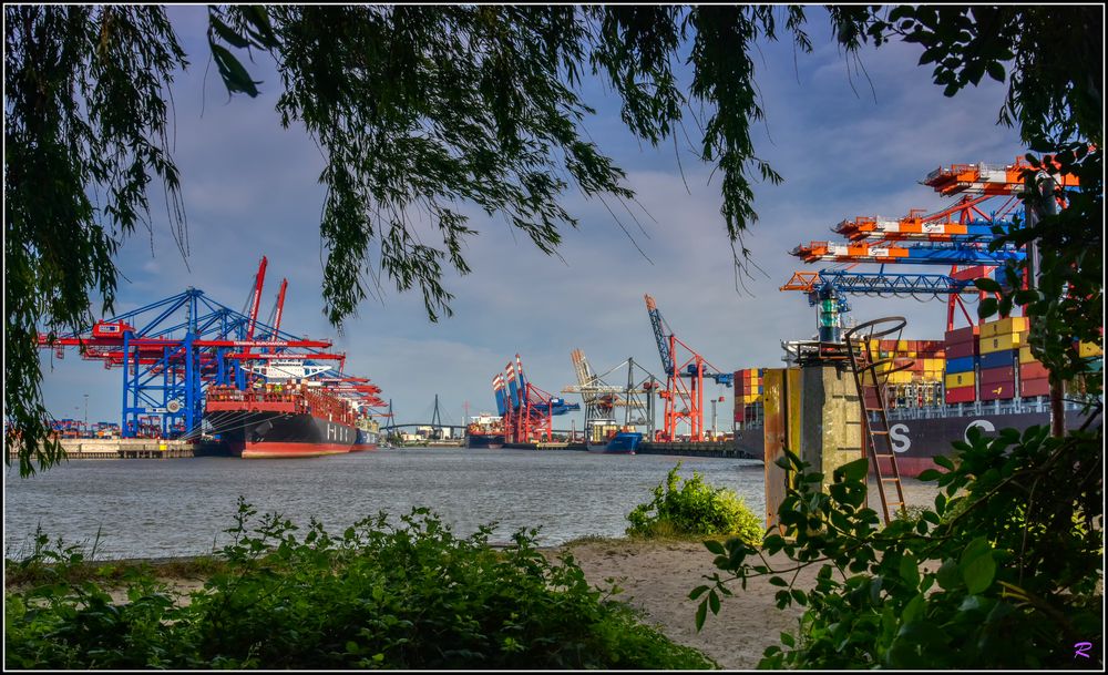 Der etwas andere Blick auf den Containerhafen ... Foto & Bild | motive ...