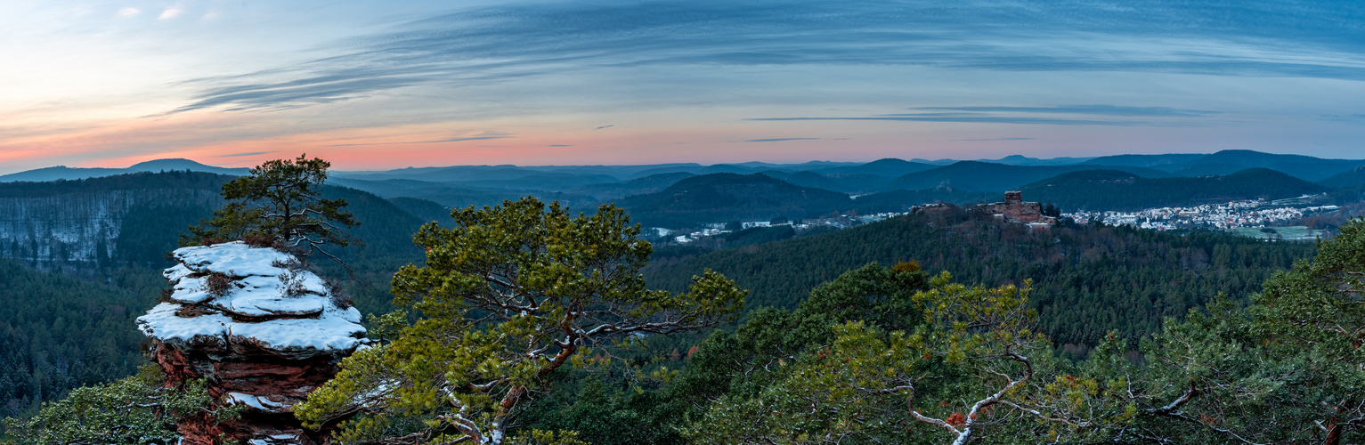 Der Fels und die Burg Foto & Bild | fotos, natur, landschaft Bilder auf ...