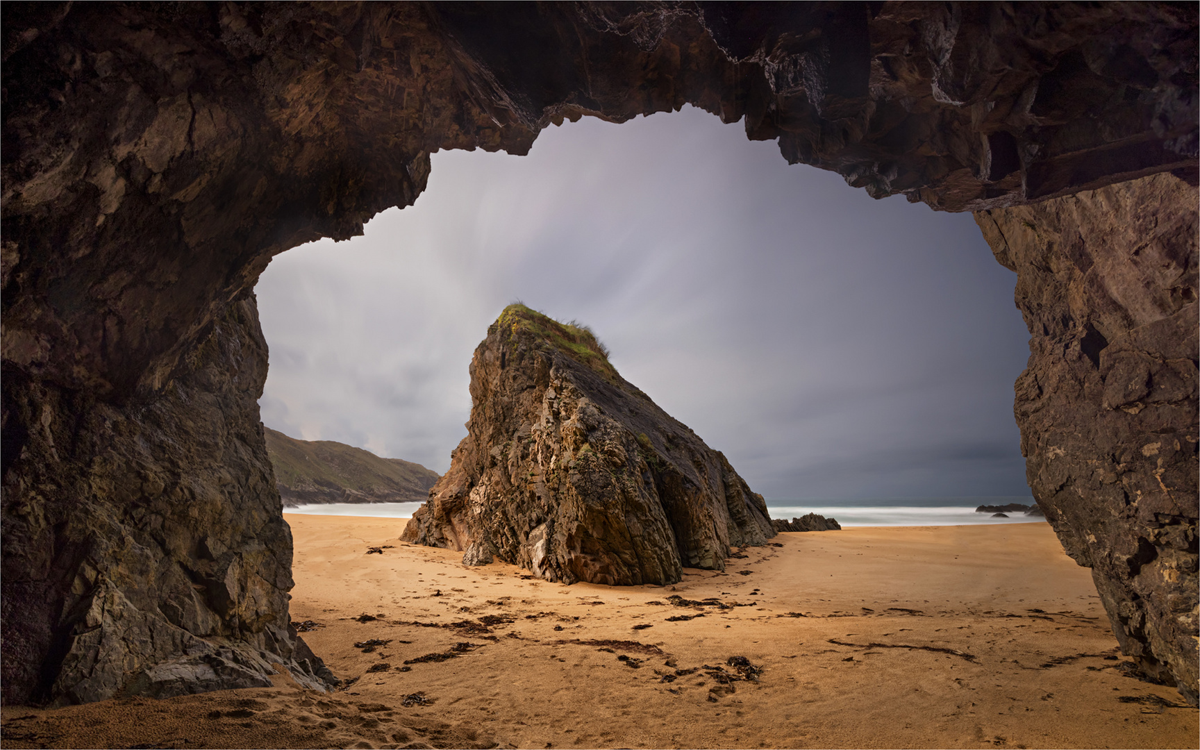 Der Felsen am Strand Foto & Bild | beach, nature, outdoor Bilder auf ...