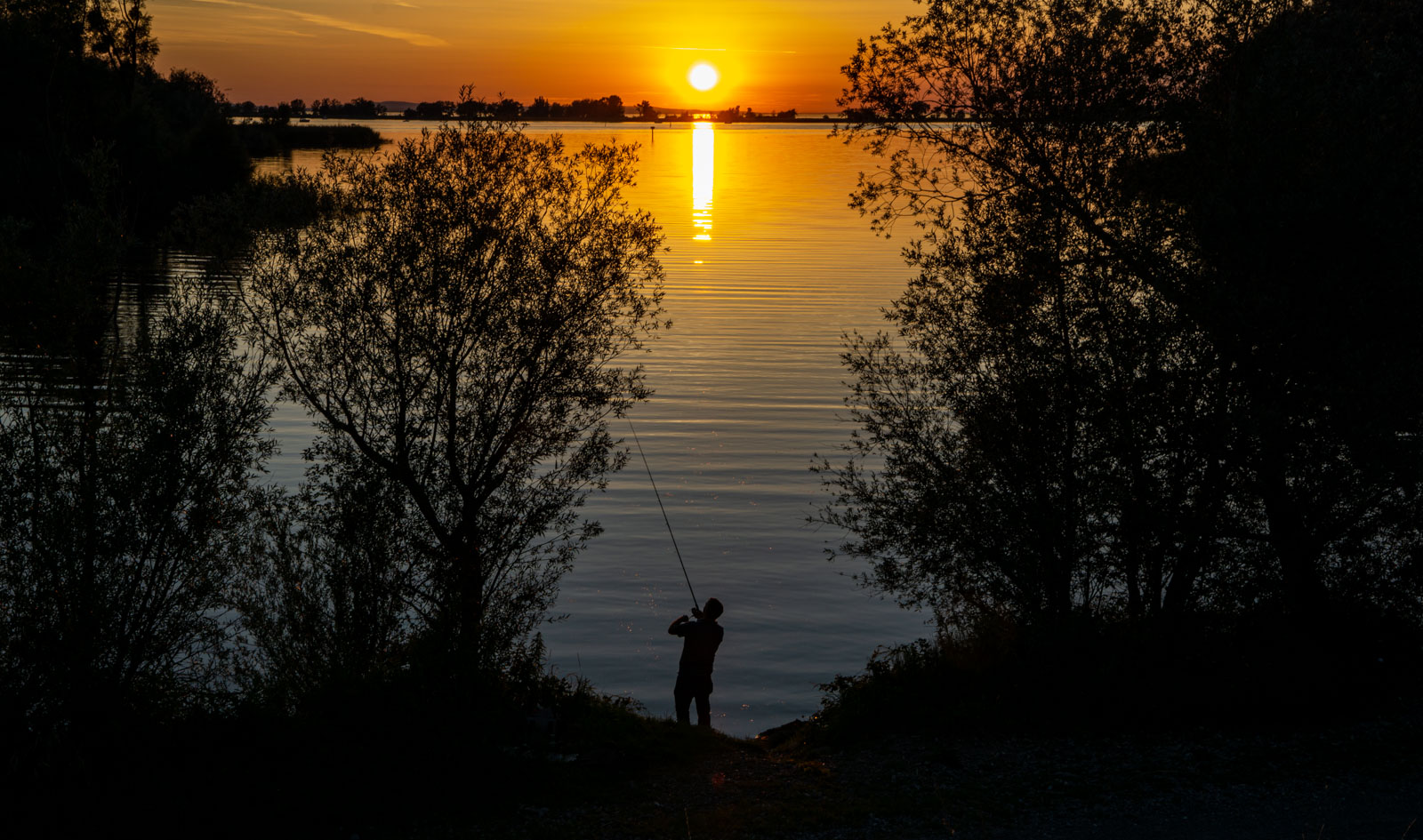 Der Fischer Foto & Bild | landschaft, naturereignisse, bach, fluss ...
