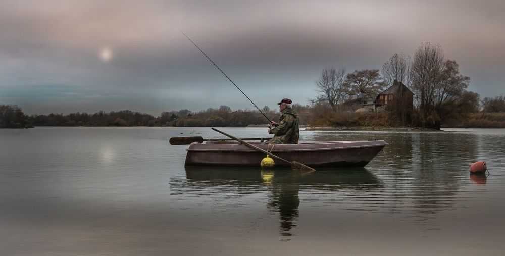 Der Fischer Foto & Bild | sonnenuntergang, wasser, bäume Bilder auf ...
