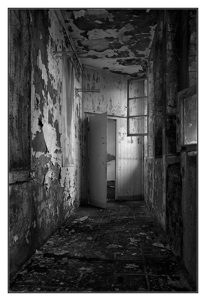 der Flur Foto & Bild | architektur, lost places, wirtschaftswunden ...
