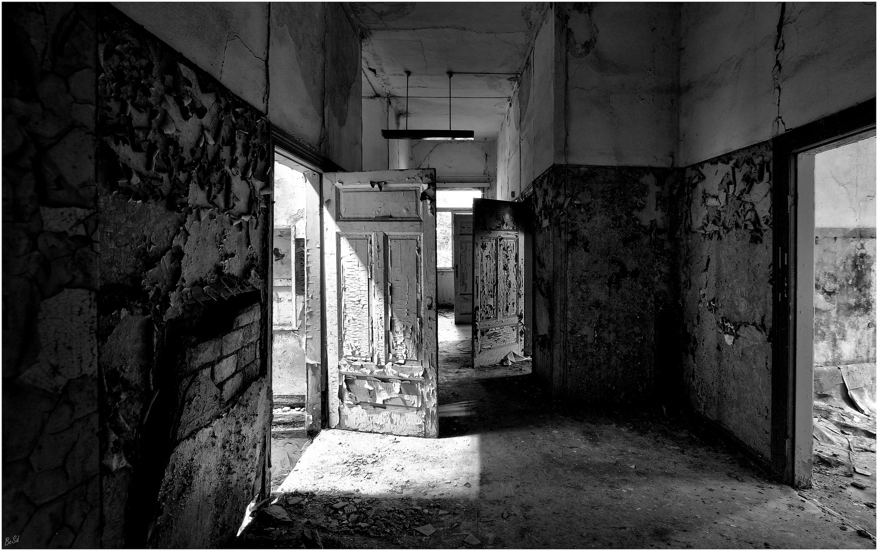 Der Flur.... Foto & Bild | fotos, spezial, marode Bilder auf fotocommunity