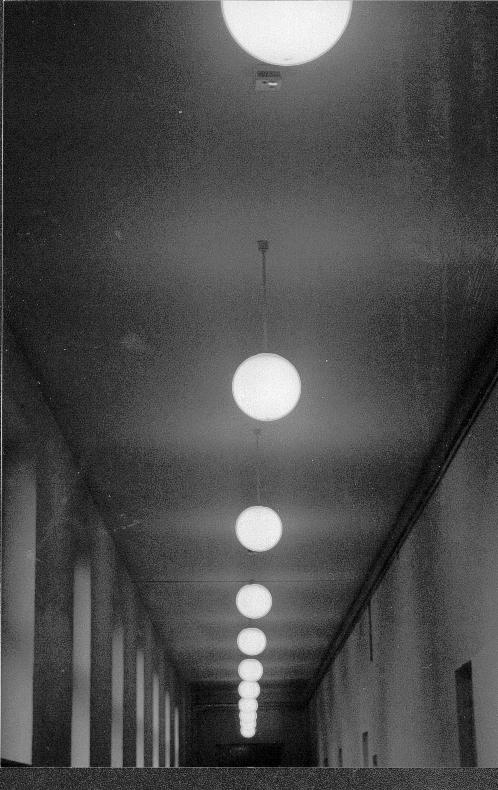 {Der Gang} Foto & Bild | architektur, innenaufnahmen, profanbauten ...