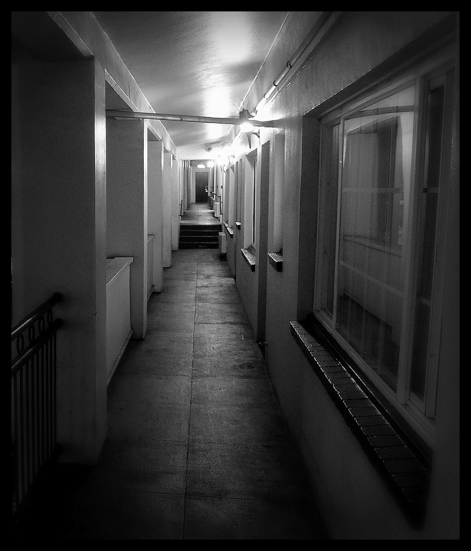 der Gang Foto & Bild | architektur, architektur bei nacht, reisen ...