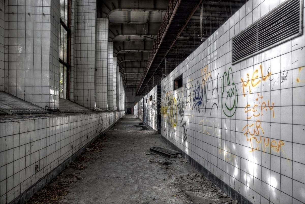 Der Gang............. Foto & Bild | architektur, lost places ...