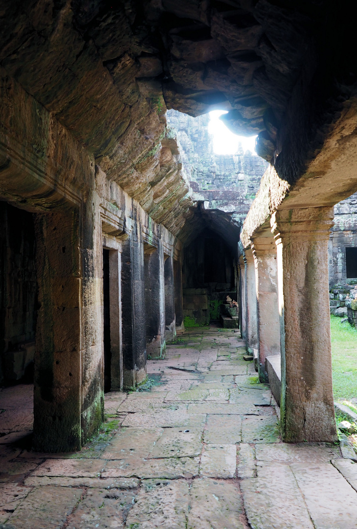 Der Gang..... Foto & Bild | asia, cambodia, southeast asia Bilder auf ...