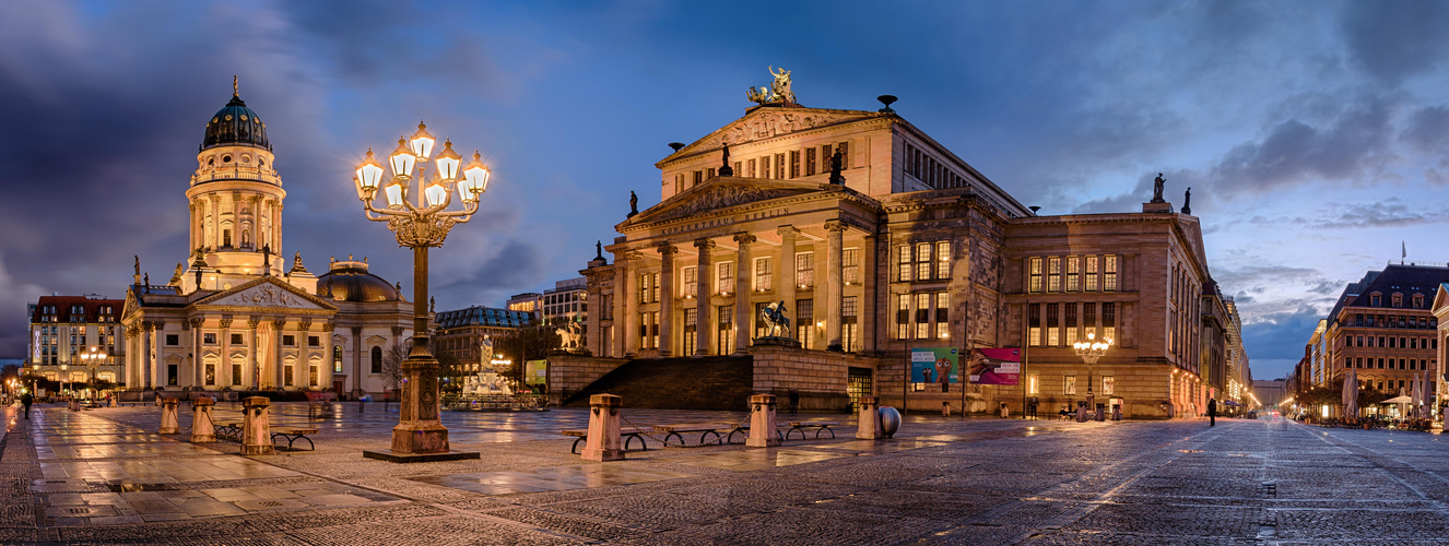 Der Gendarmenmarkt in Farbe Foto & Bild | city, world, nacht Bilder auf ...