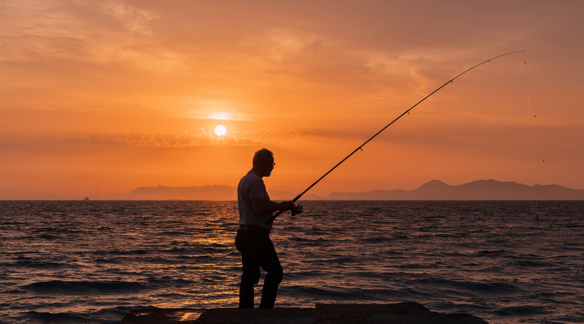 Der griechische Angler Foto & Bild | people, sommer, outdoor Bilder auf ...