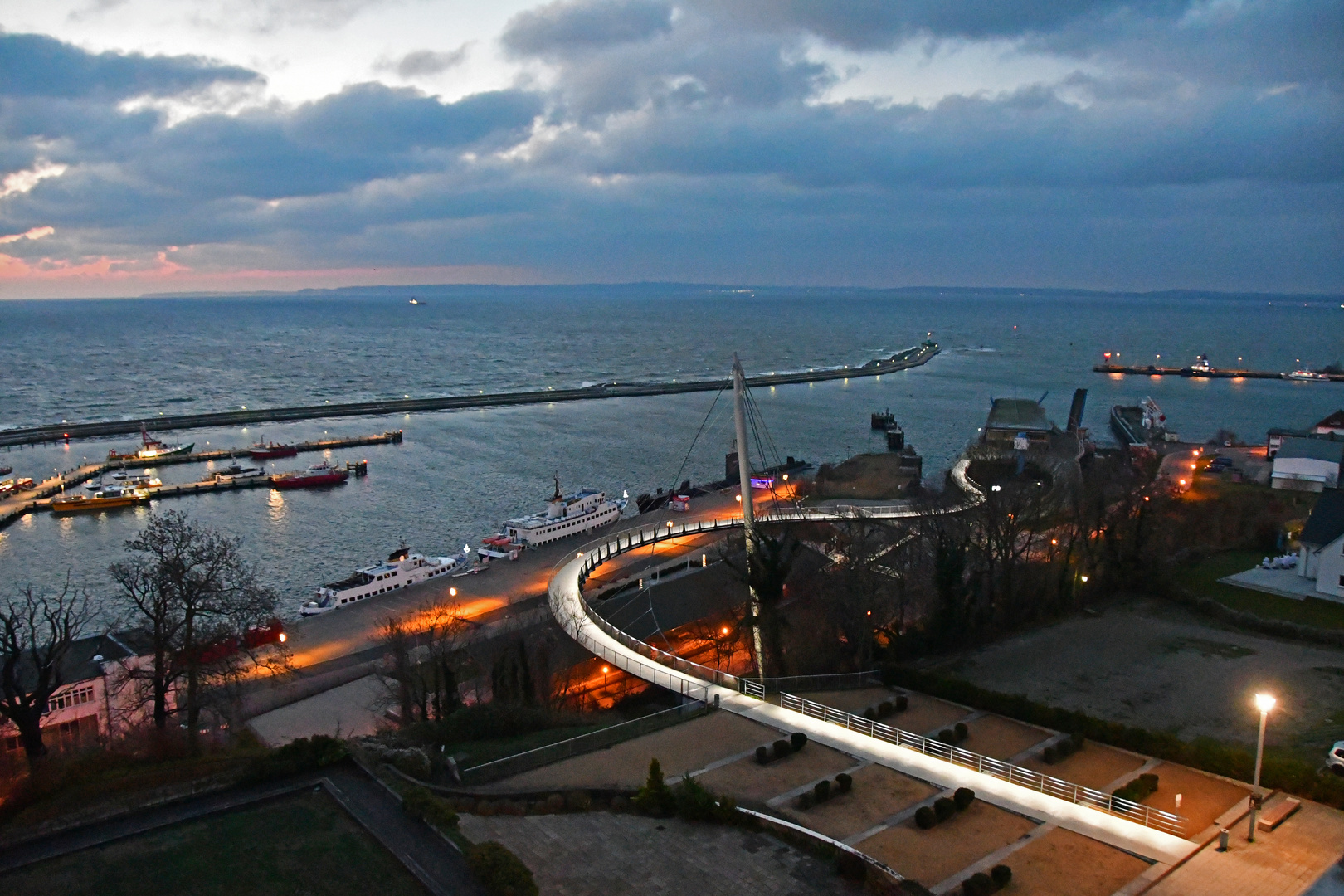 Der Hafen von Sassnitz 1 Foto & Bild | meer, hafen, natur Bilder auf ...