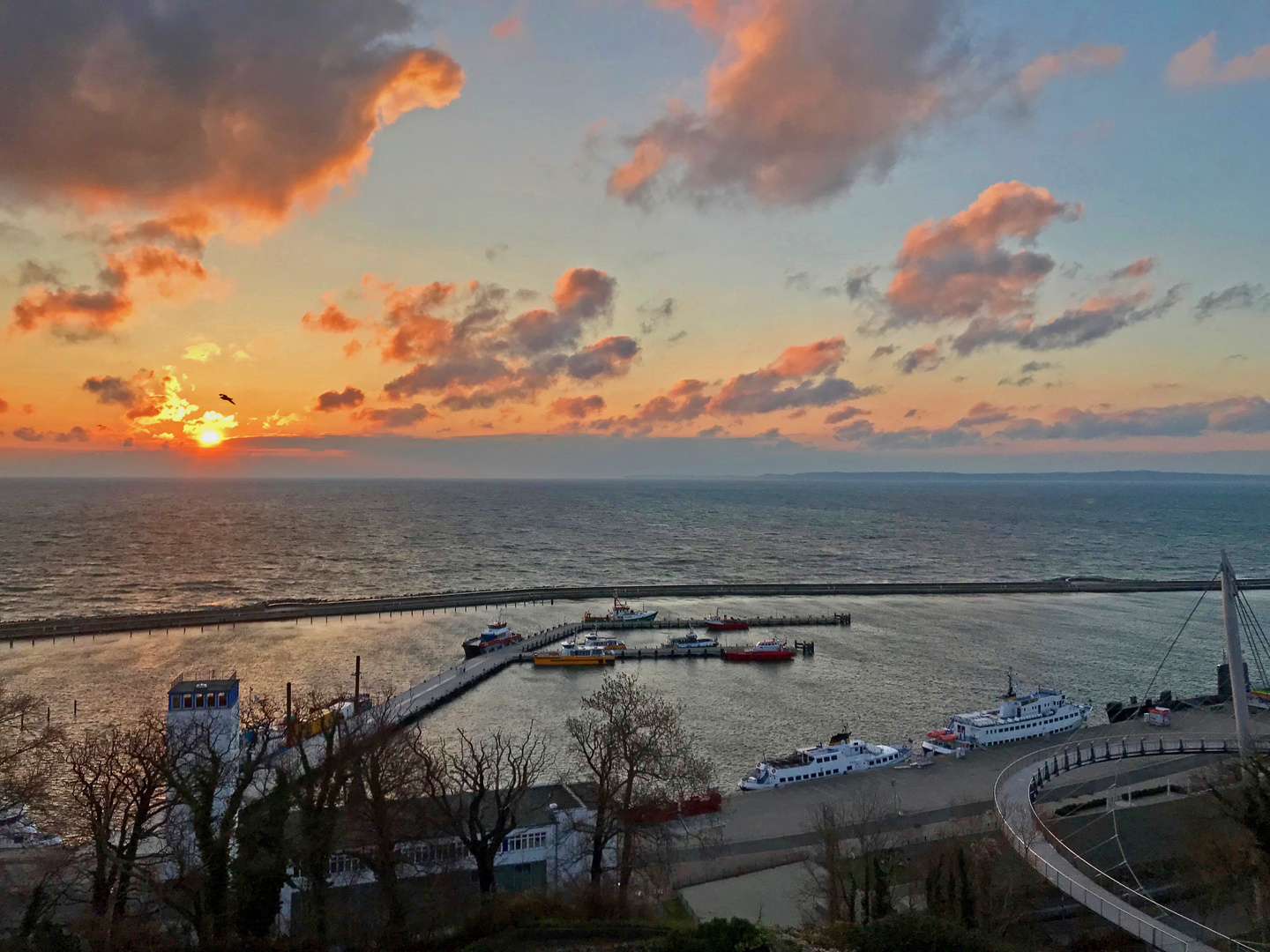 Der Hafen von Sassnitz 2 Foto & Bild | schiffe und seewege, himmel ...