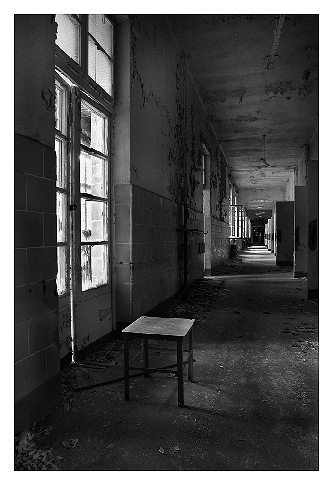 Der Hocker Foto & Bild | architektur, innenaufnahmen, profanbauten ...