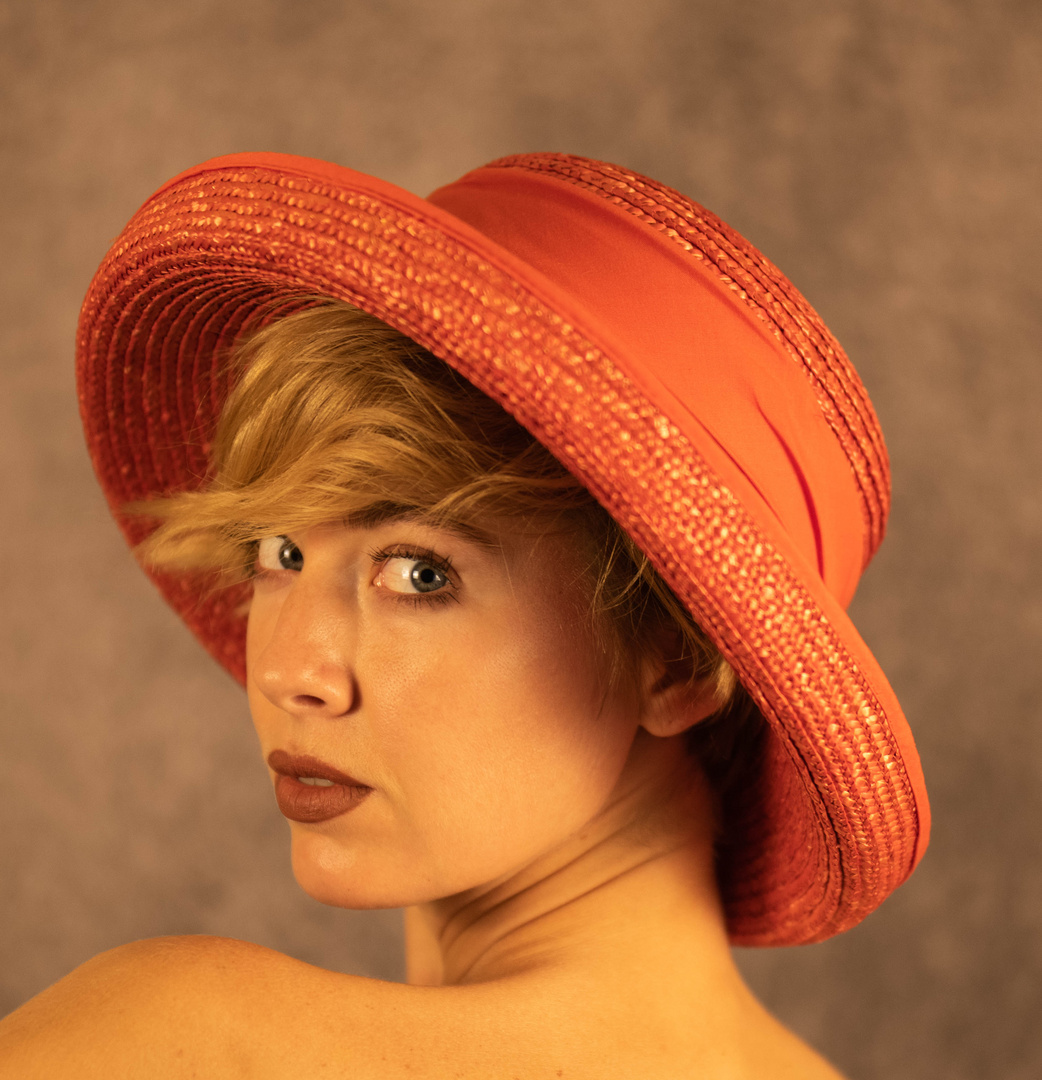 der hut Foto & Bild | jugendliche, indoor, portrait Bilder auf ...