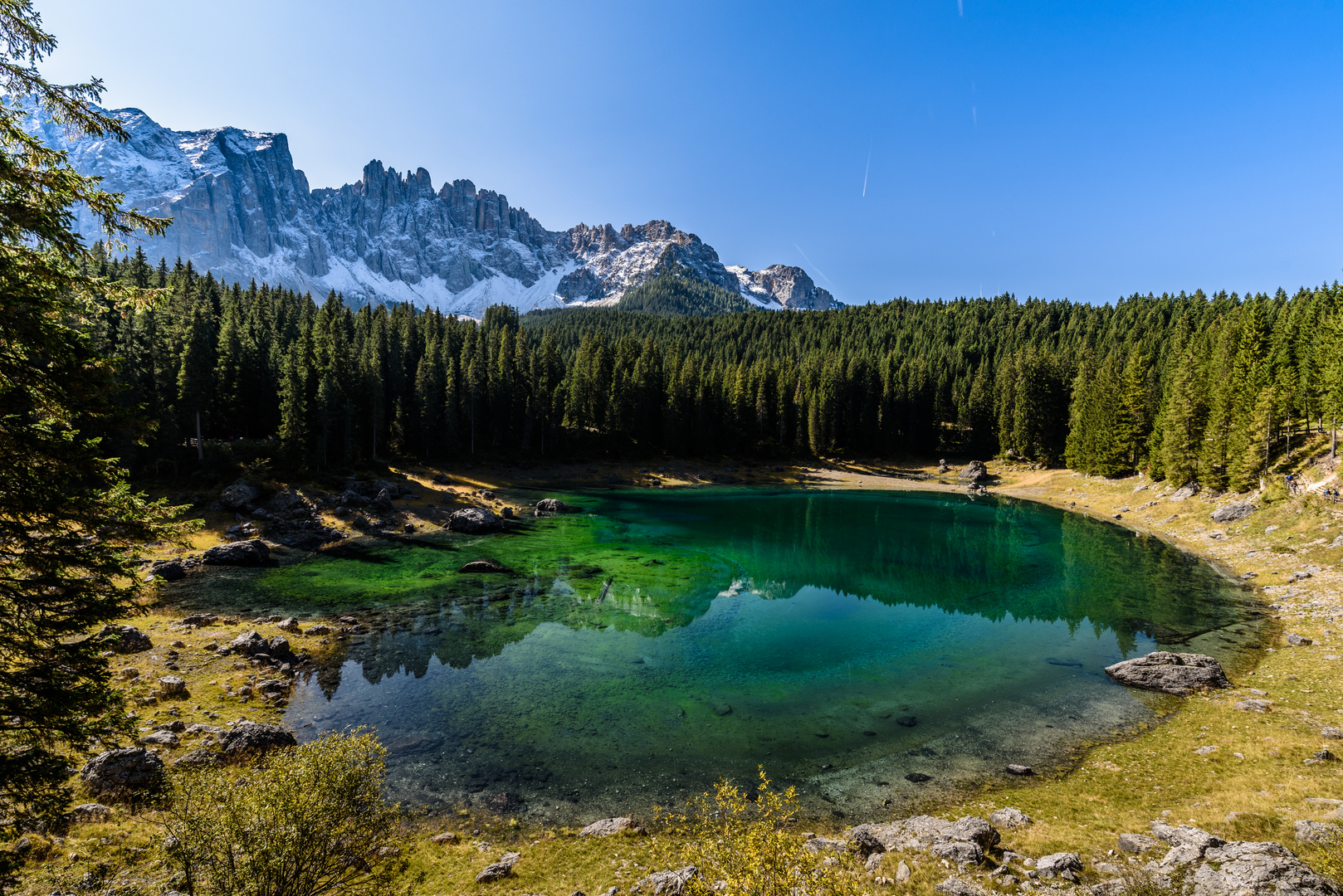 Der Karersee (Lago di Carezza) ... ein Naturdenkmal Foto & Bild | natur ...