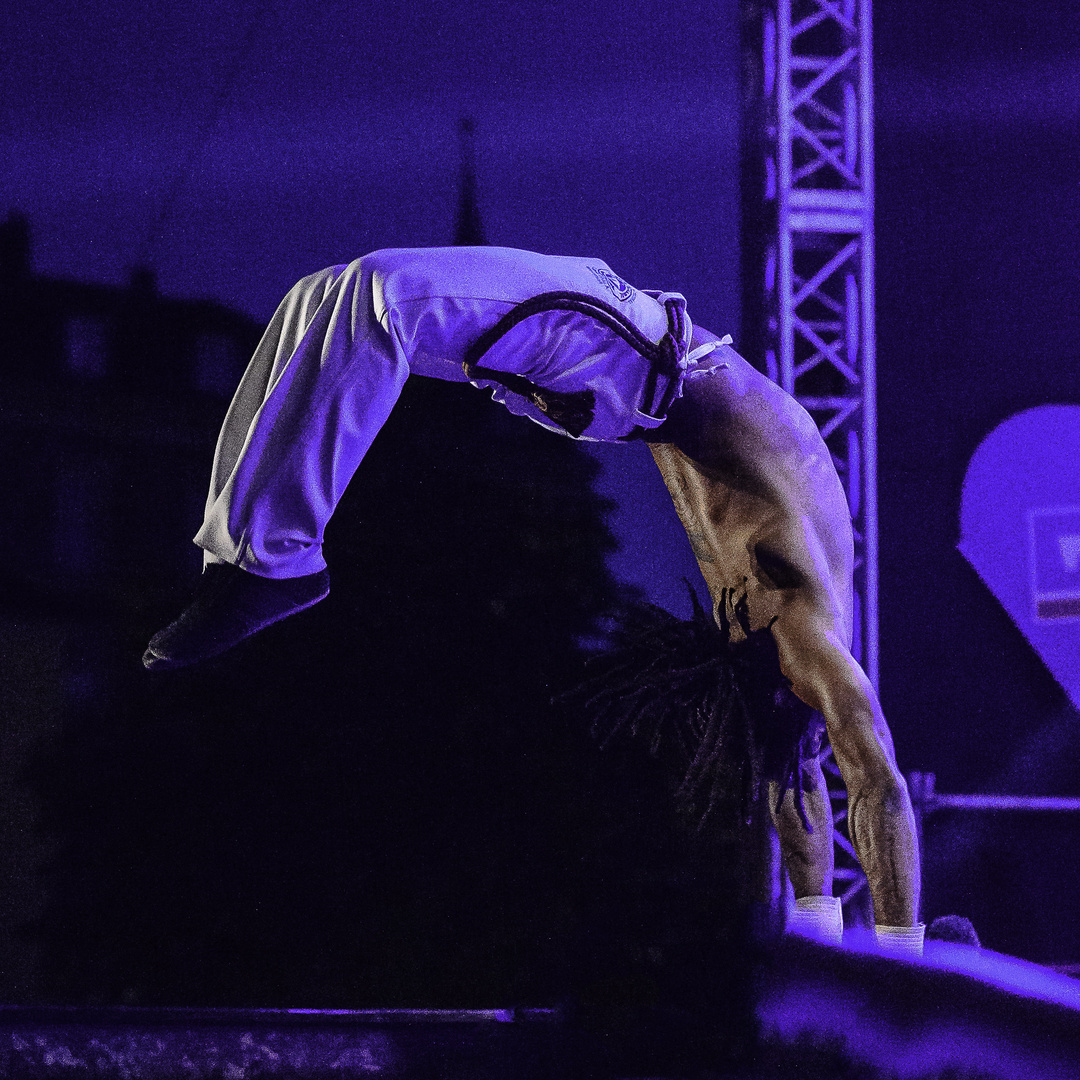 Der klassische Flic Flac Foto & Bild | sommer, nacht, gruppe Bilder auf ...