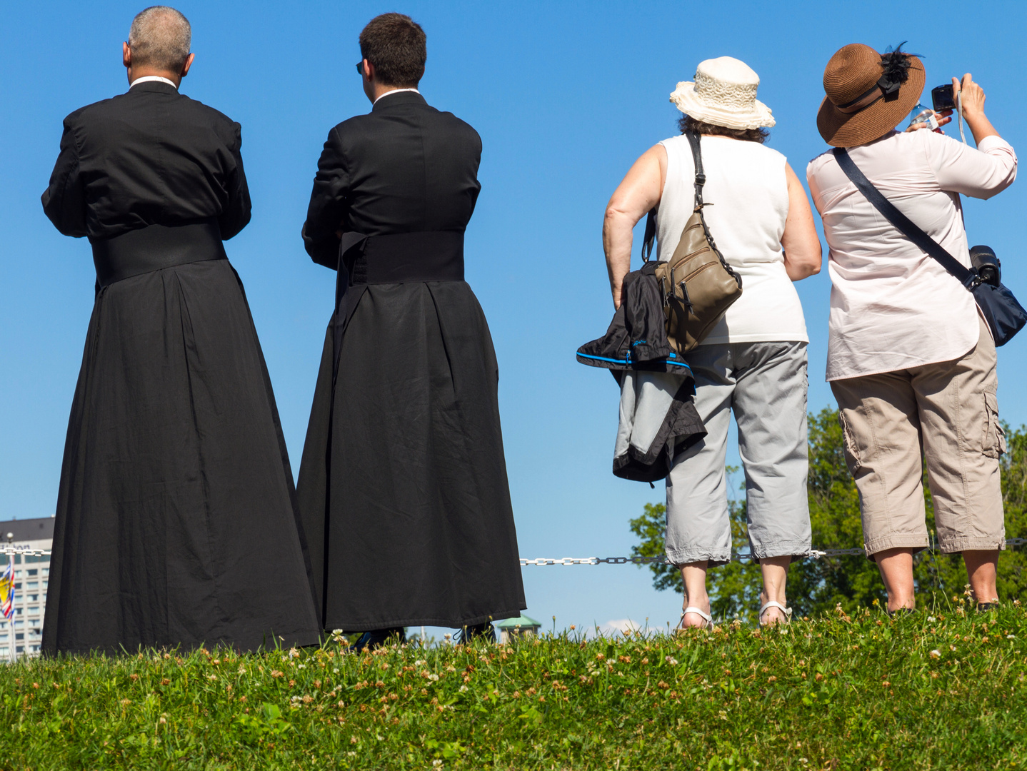 Der Klerus und das einfache Volk Foto & Bild | szene, menschen Bilder ...