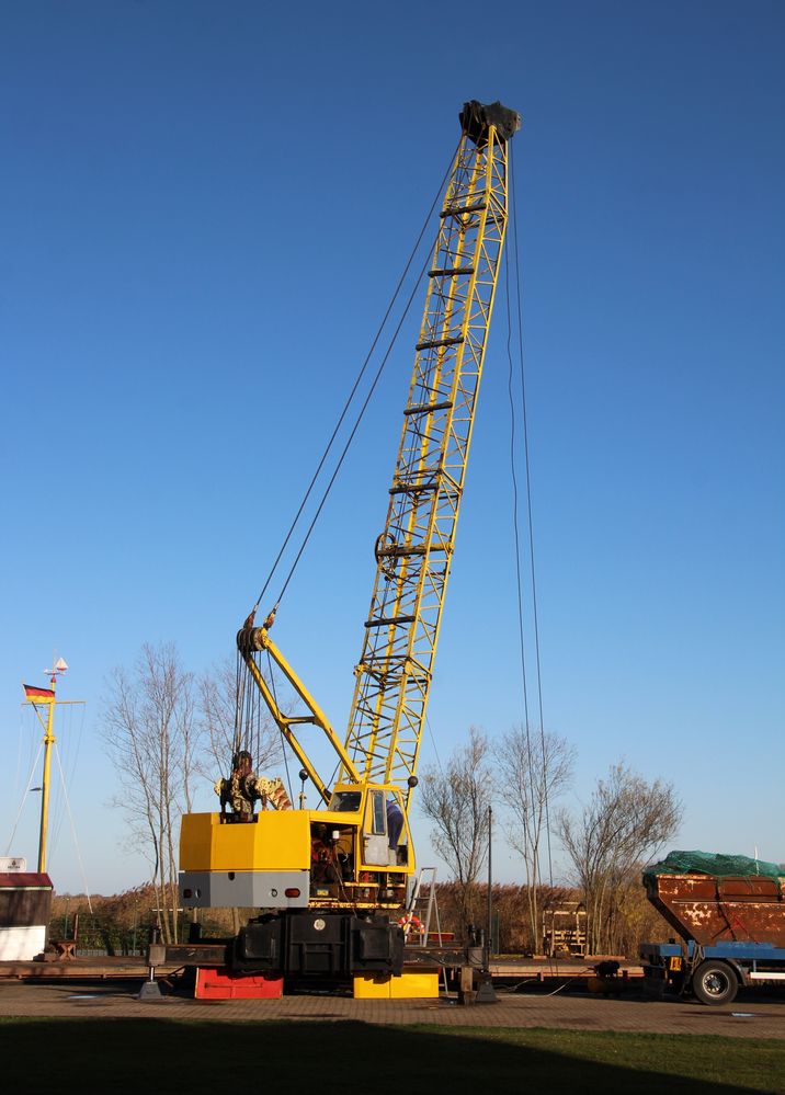 Der Kran ... Foto & Bild | bäume, baum, himmel Bilder auf fotocommunity