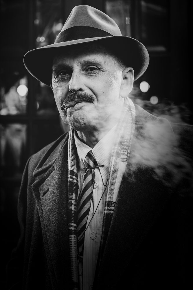 Der kritische Blick. Foto & Bild | portrait, lifestyle, mantel Bilder ... Der kritische Blick. Foto & Bild | portrait, lifestyle, mantel Bilder ...