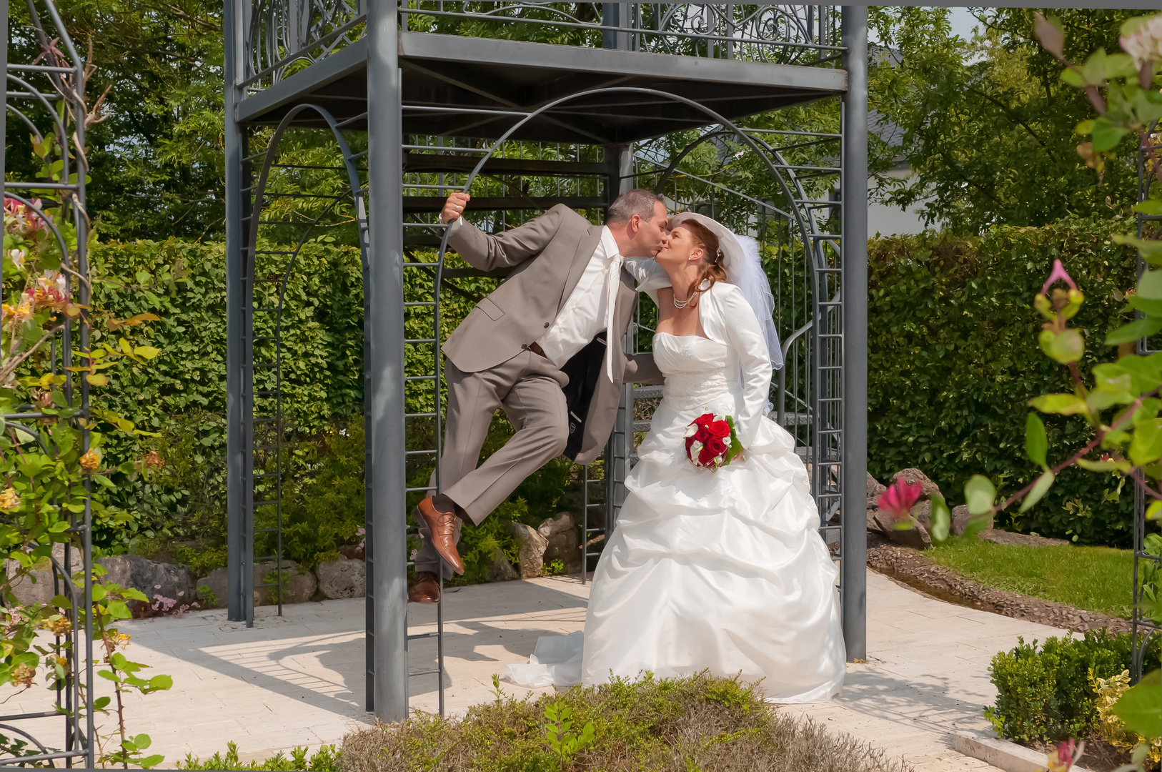 Der Kuss... Foto & Bild | hochzeit, trash the dress, menschen Bilder ...