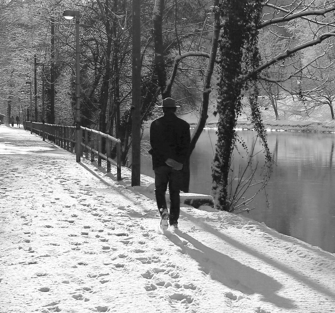 Der lange Schatten Foto & Bild | erwachsene menschen, streetfotografie mit menschen, menschen in ...
