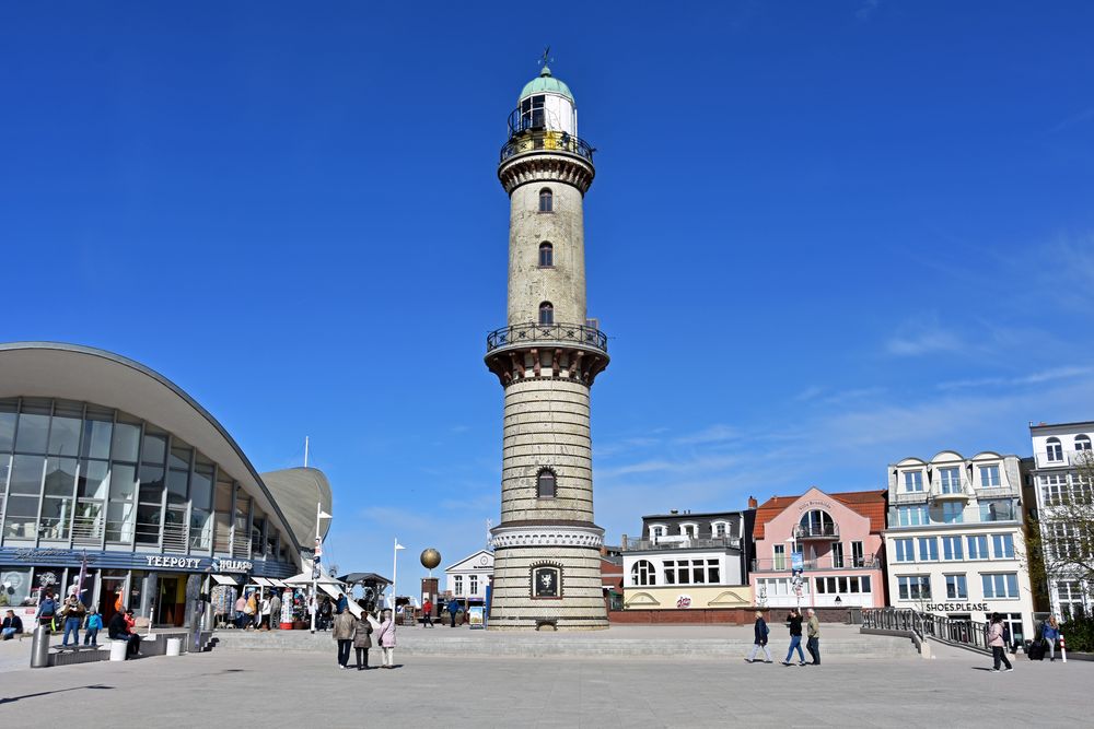 Der Leuchtturm Warnemünde Foto & Bild | architektur, deutschland ...