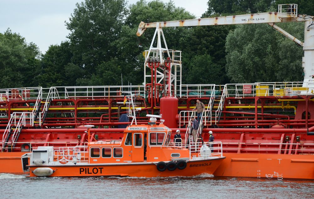 Der Lotse geht von Bord Foto & Bild | schiffe und seewege, motorschiffe ...