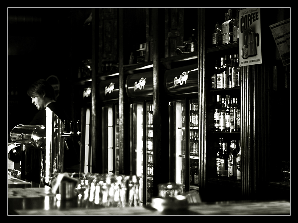 Der Mann an der Bar Foto & Bild | erwachsene menschen ...