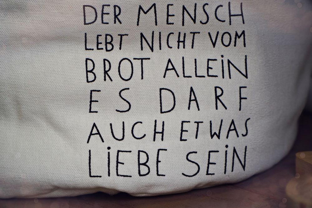 Der Mensch lebt nicht vom Brot........ Foto & Bild | sonstiges ...