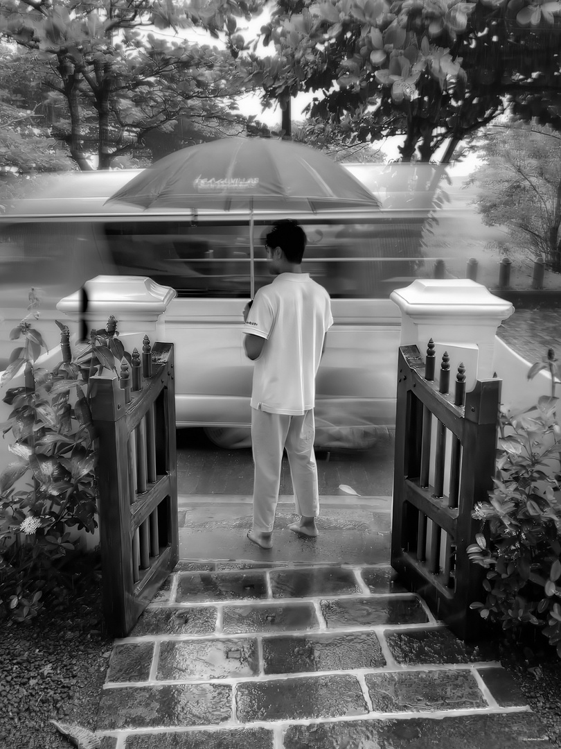 Der mit dem Schirm Foto & Bild | spezial, outdoor, monochrome Bilder ...