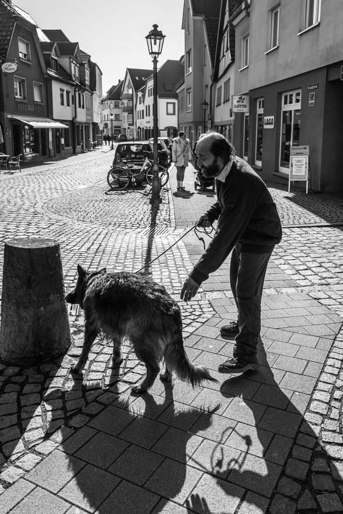 der mit dem Wolf tanzt... Foto & Bild | tiere, streetfotografie mit menschen, projekte Bilder ...