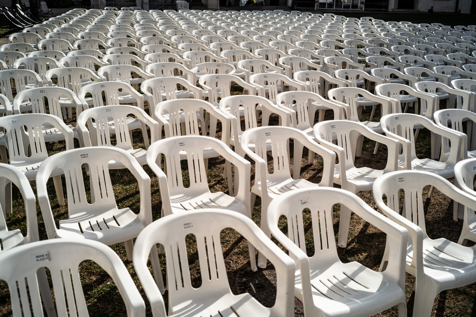 Der Monobloc - meistgebauter Stuhl der Welt Foto & Bild | abstraktes ...