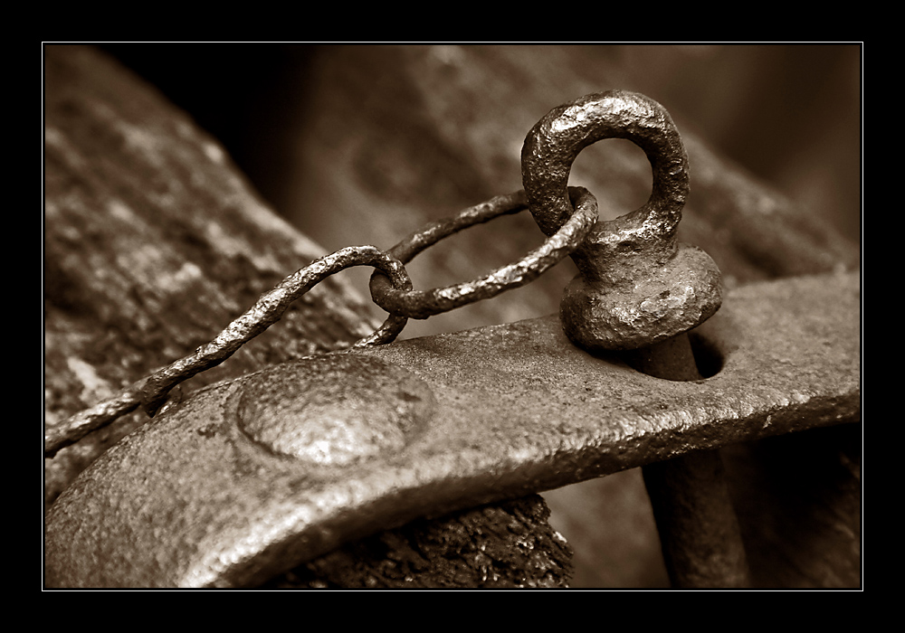 Der Nippel durch die Lasche... Foto & Bild | fotokunst, monochrome fine ...