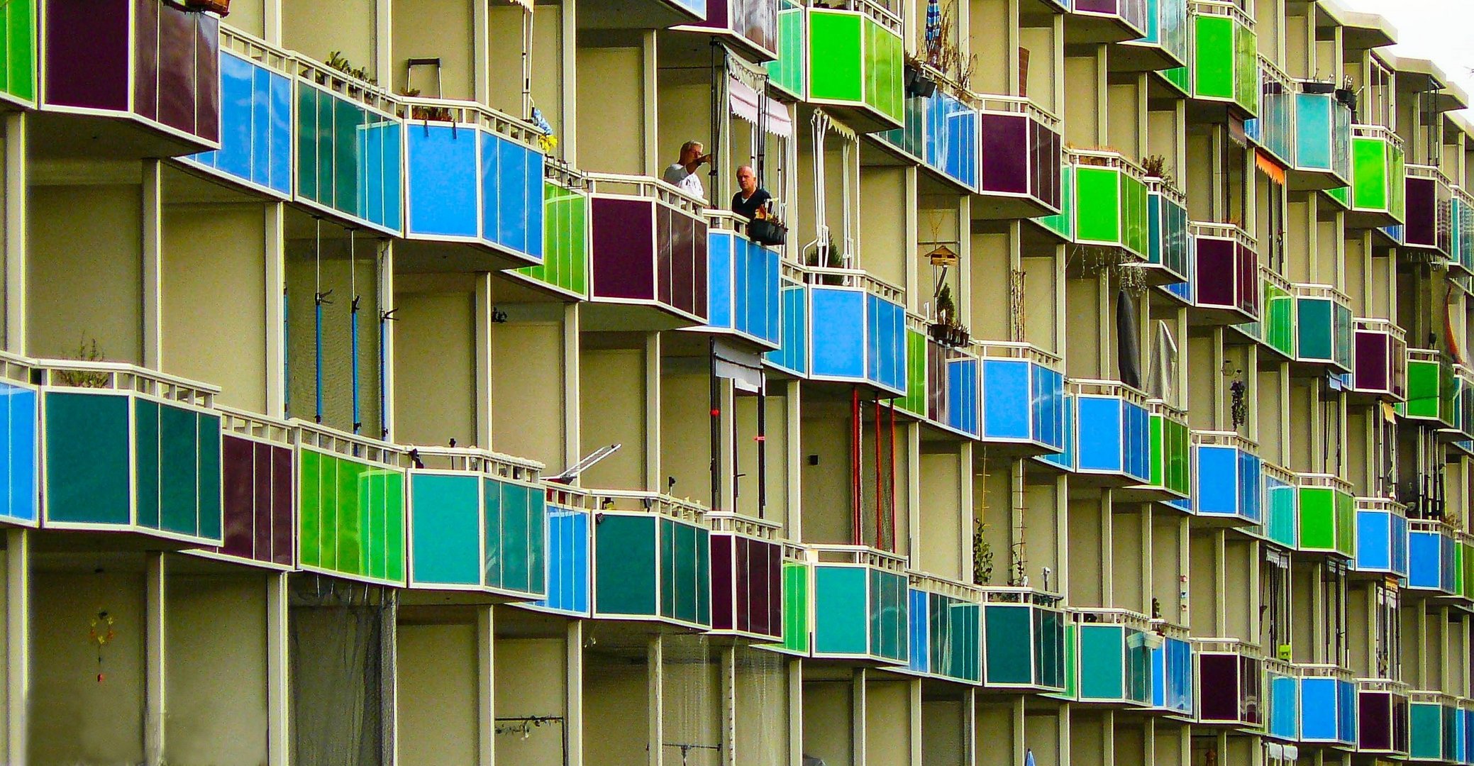 Der Optimist und der Pessimist. Foto & Bild | outdoor, haus, farben Bilder auf fotocommunity