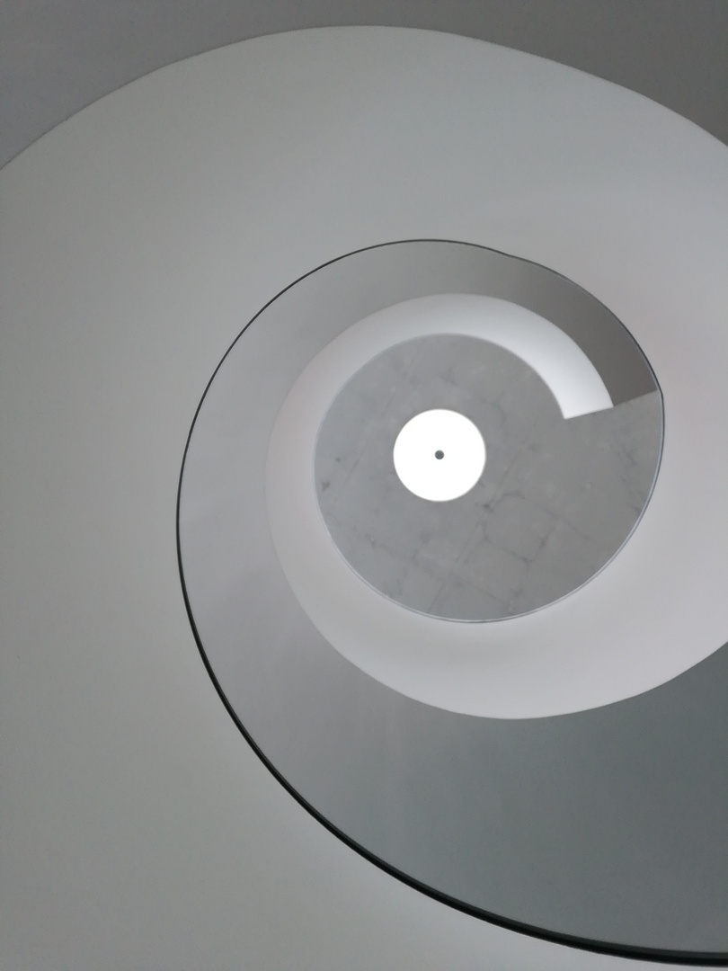 Der Punkt Foto & Bild | architektur, sw, treppe Bilder auf fotocommunity