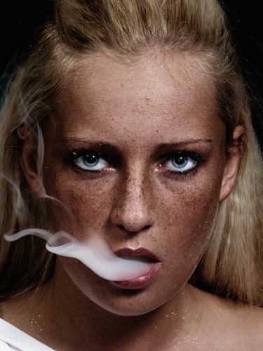 Der Qualm einer Zigarette... Foto & Bild | werbe- und produkt ...