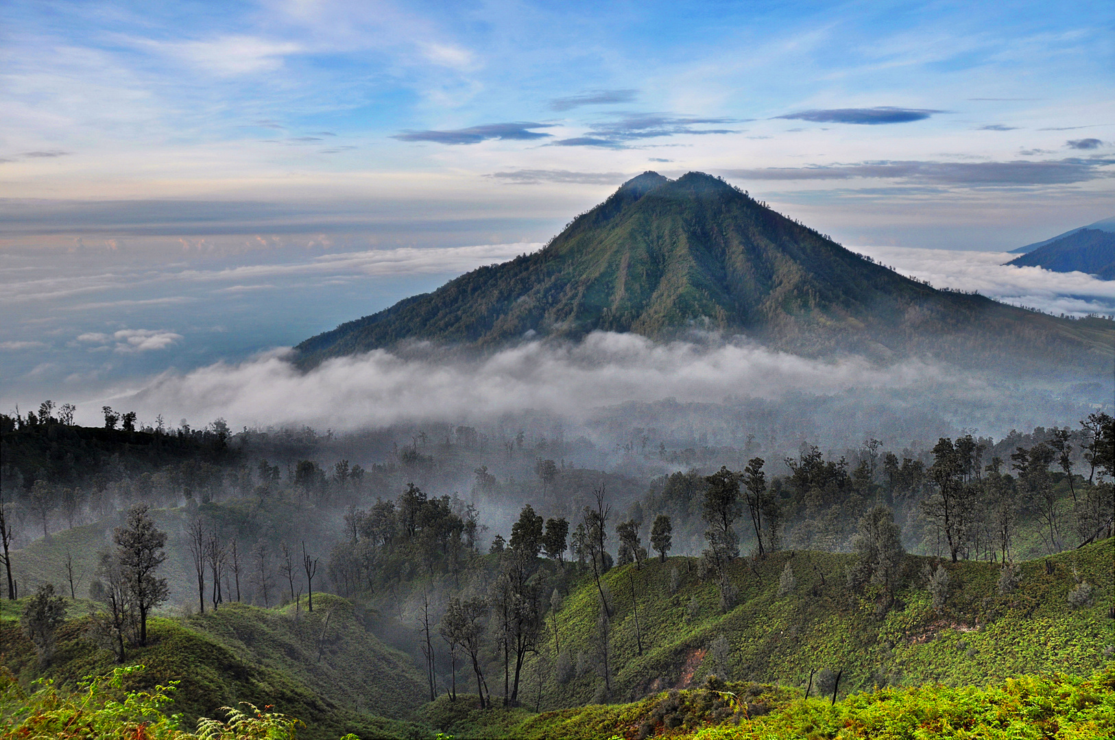 Der Ranti Vulkan Foto & Bild | wald, wolken, natur Bilder auf fotocommunity