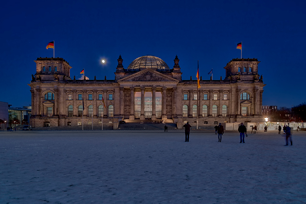 Der Reichstag Foto & Bild | architektur, architektur bei nacht, raum ...