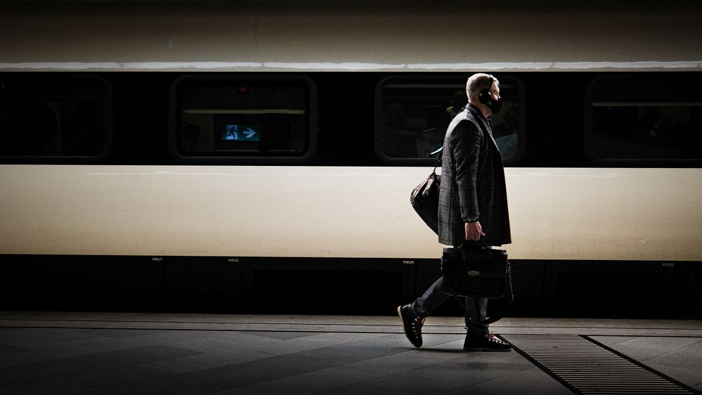 Der reisende Foto & Bild | architektur, streetfotografie mit menschen, bahnhöfe & gleise Bilder ...