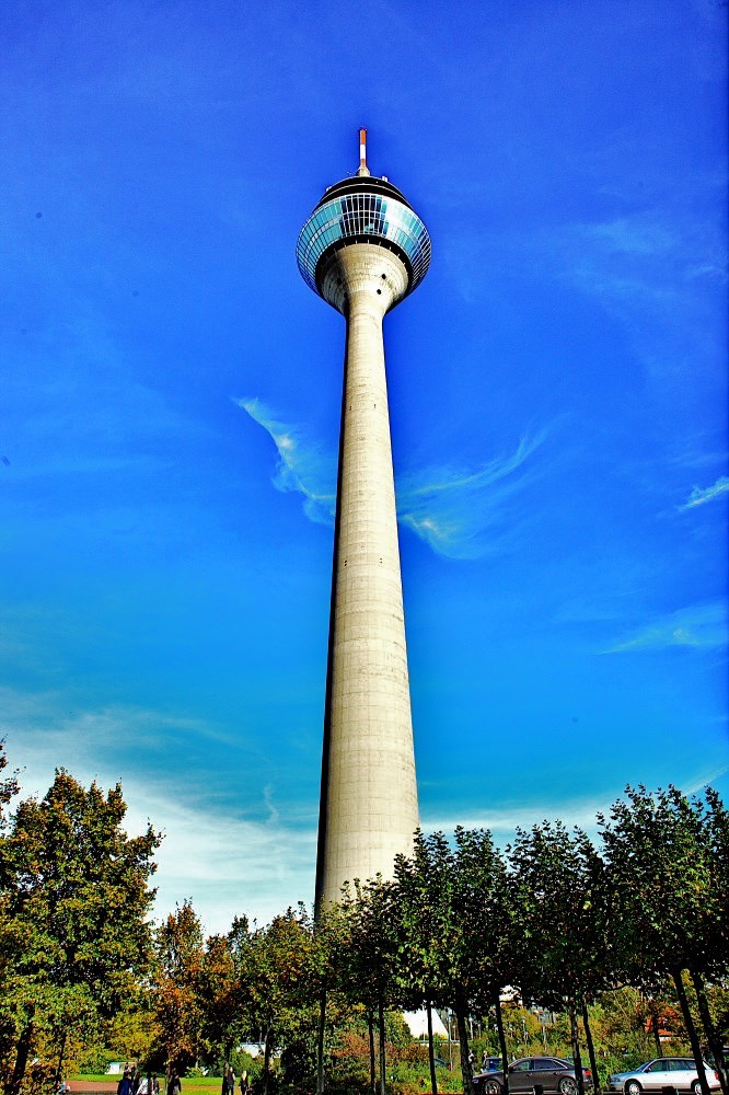 Der Rheinturm in Düsseldorf Foto & Bild | architektur, türme ...