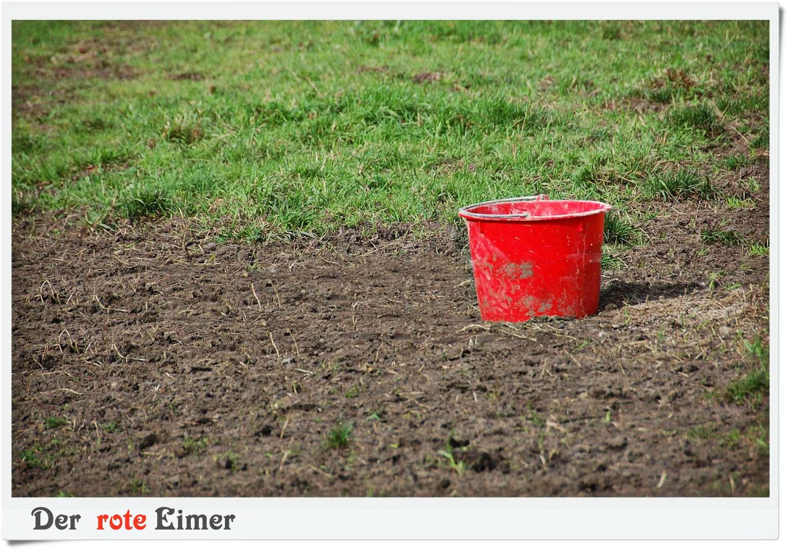 der rote Eimer Foto & Bild | rot, stillleben, motive Bilder auf ...