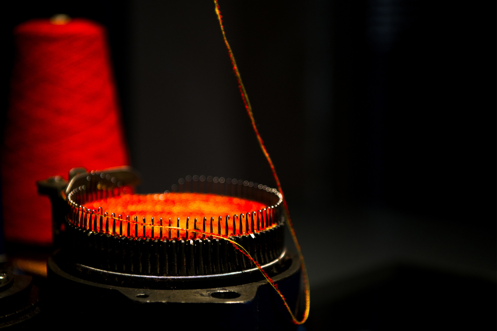 Der rote Faden Foto & Bild | spezial, rot, museum Bilder auf fotocommunity