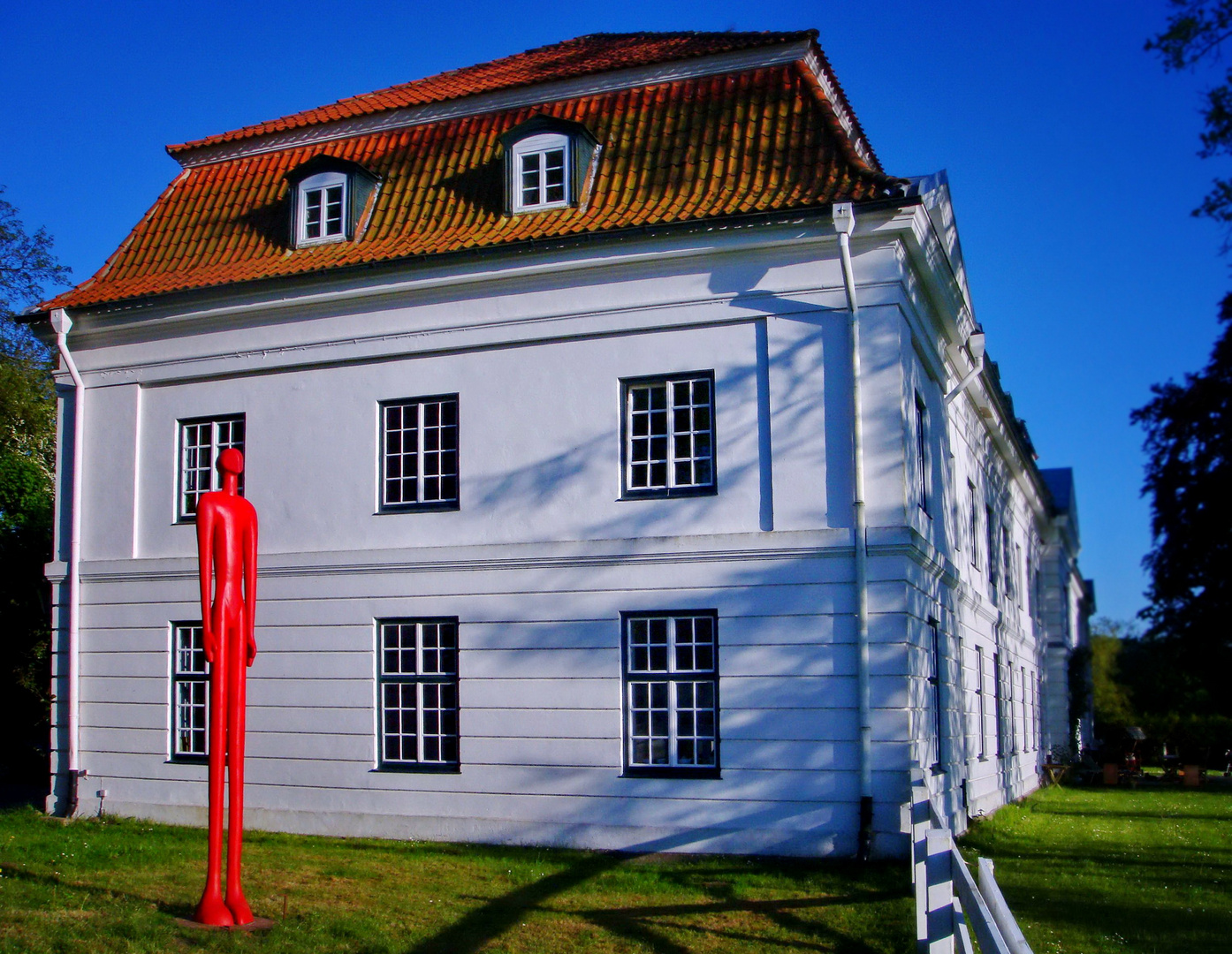 Der rote Mann sieht alles Foto & Bild | kunstfotografie & kultur ...