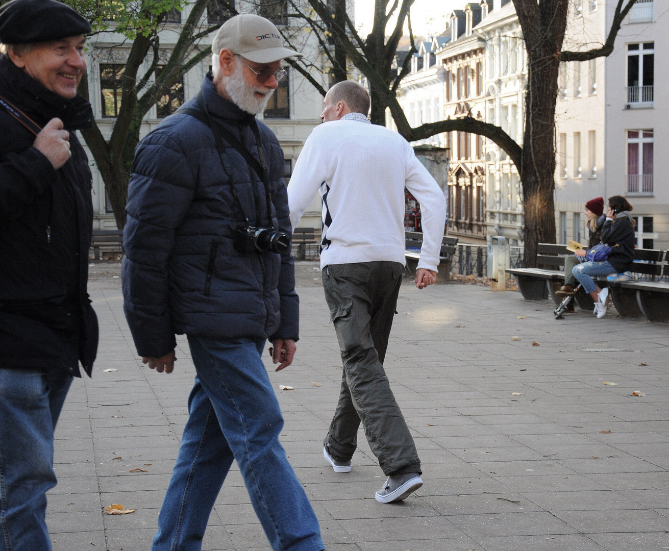 Der Schritt ins Leben Foto & Bild | streetfotografie mit menschen ...