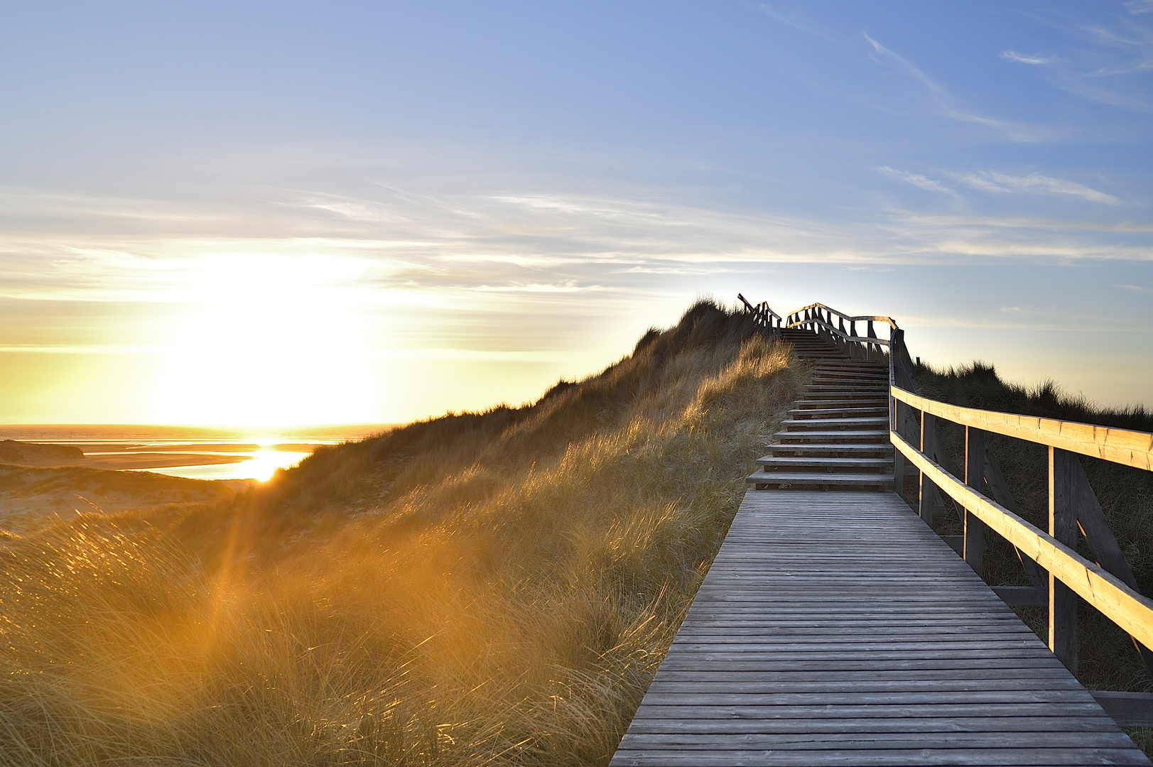 ...der Sonne entgegen.... Foto & Bild | sonnenuntergang, weg, himmel ...
